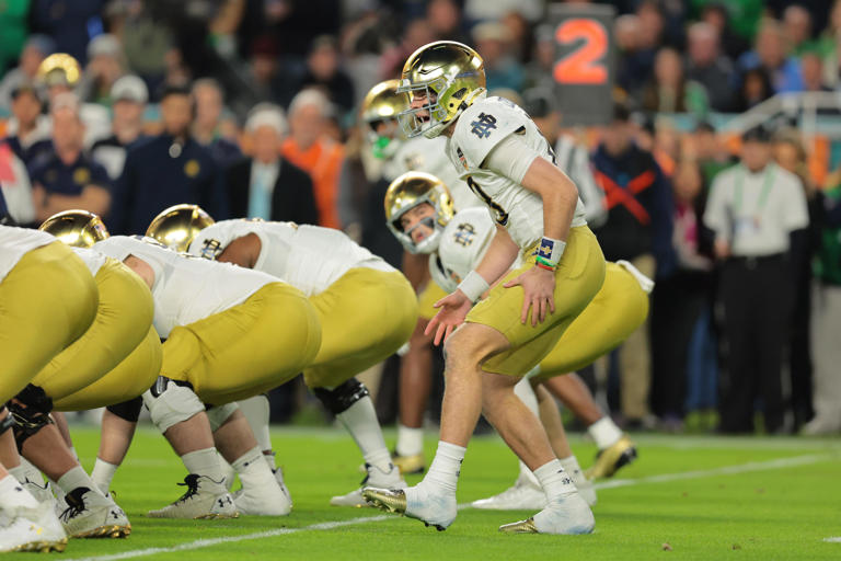 Notre Dame football loses QB Riley Leonard, LT Anthonie Knapp in first ...