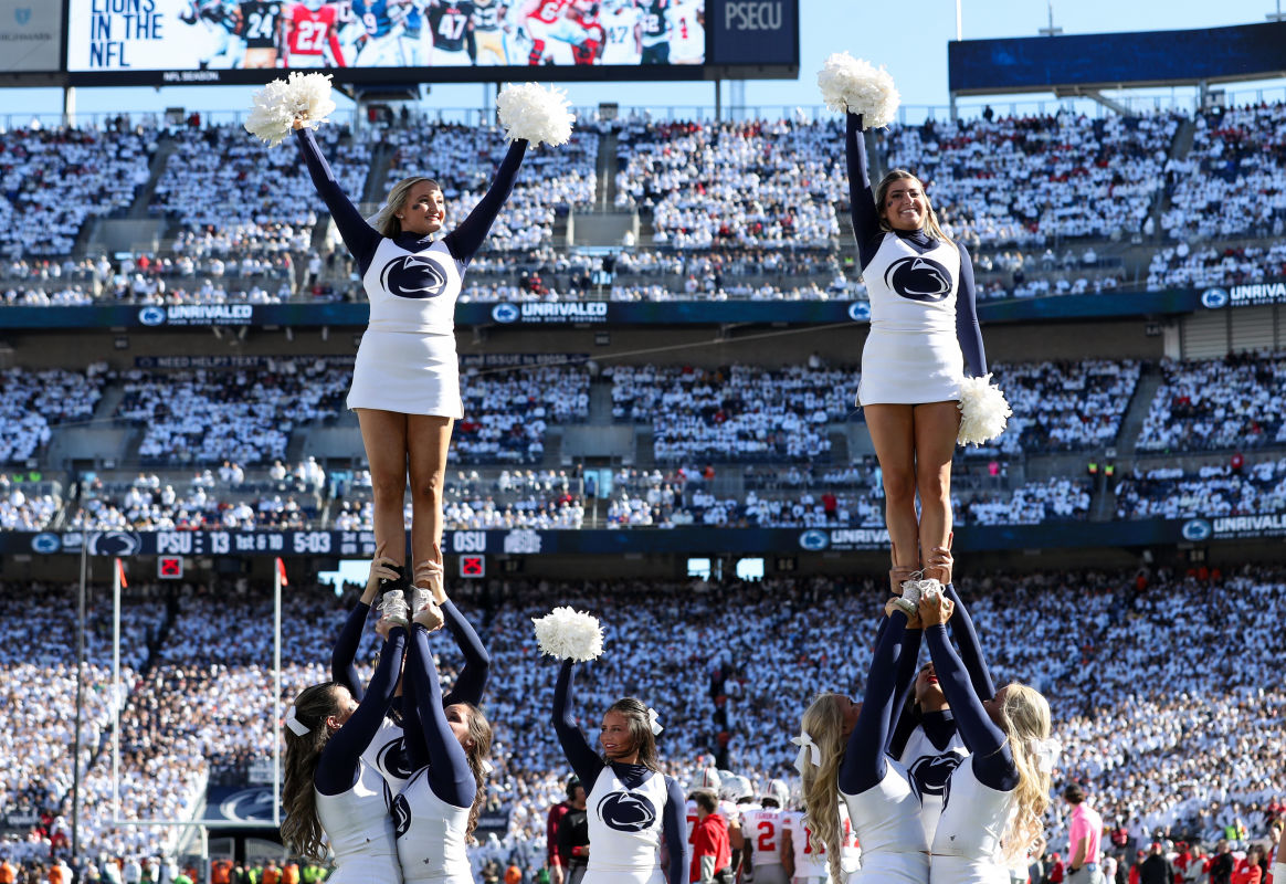 Penn State Cheerleaders Catch Attention Before Orange Bowl vs. Notre Dame