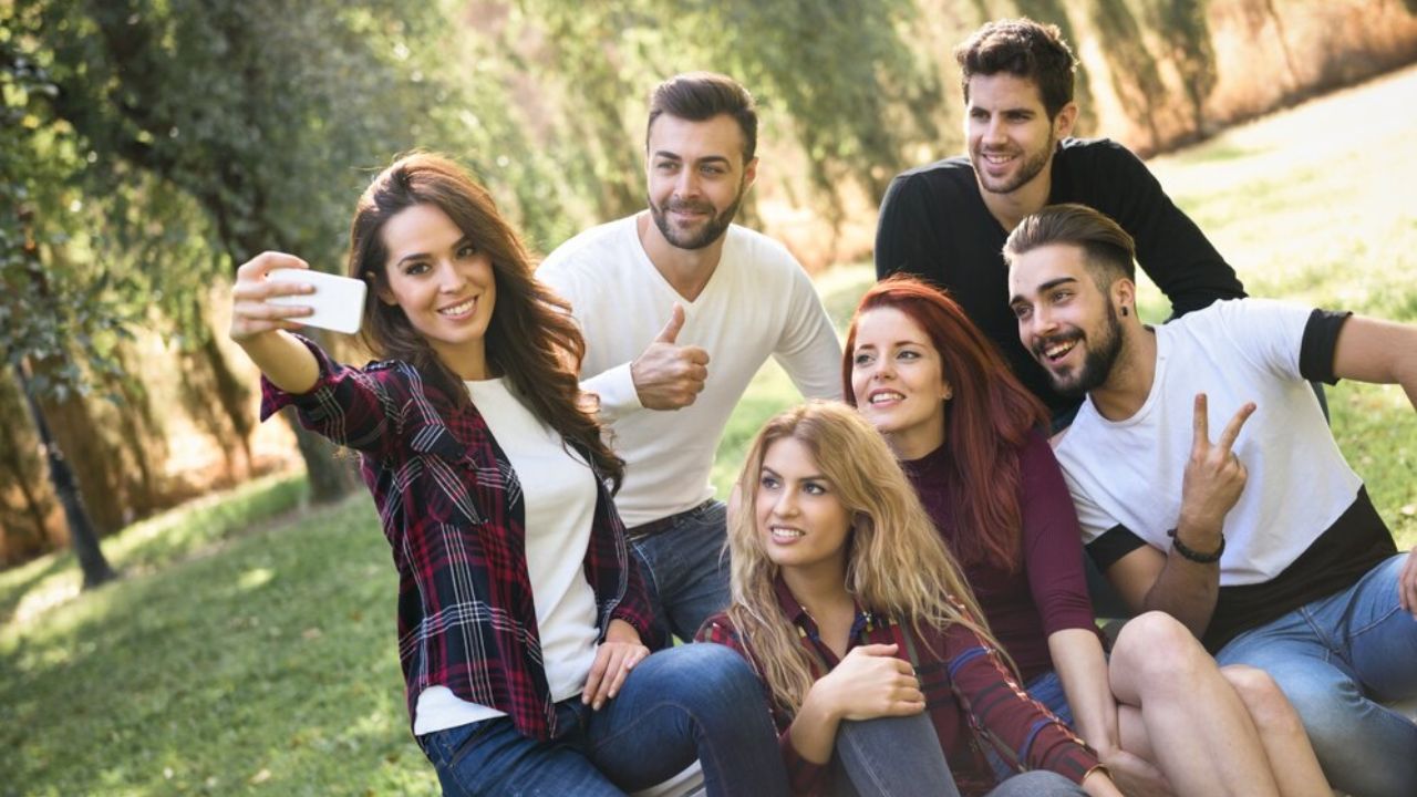 60+ Quotes About Friends And Memories That’ll Fill Your Heart with Love