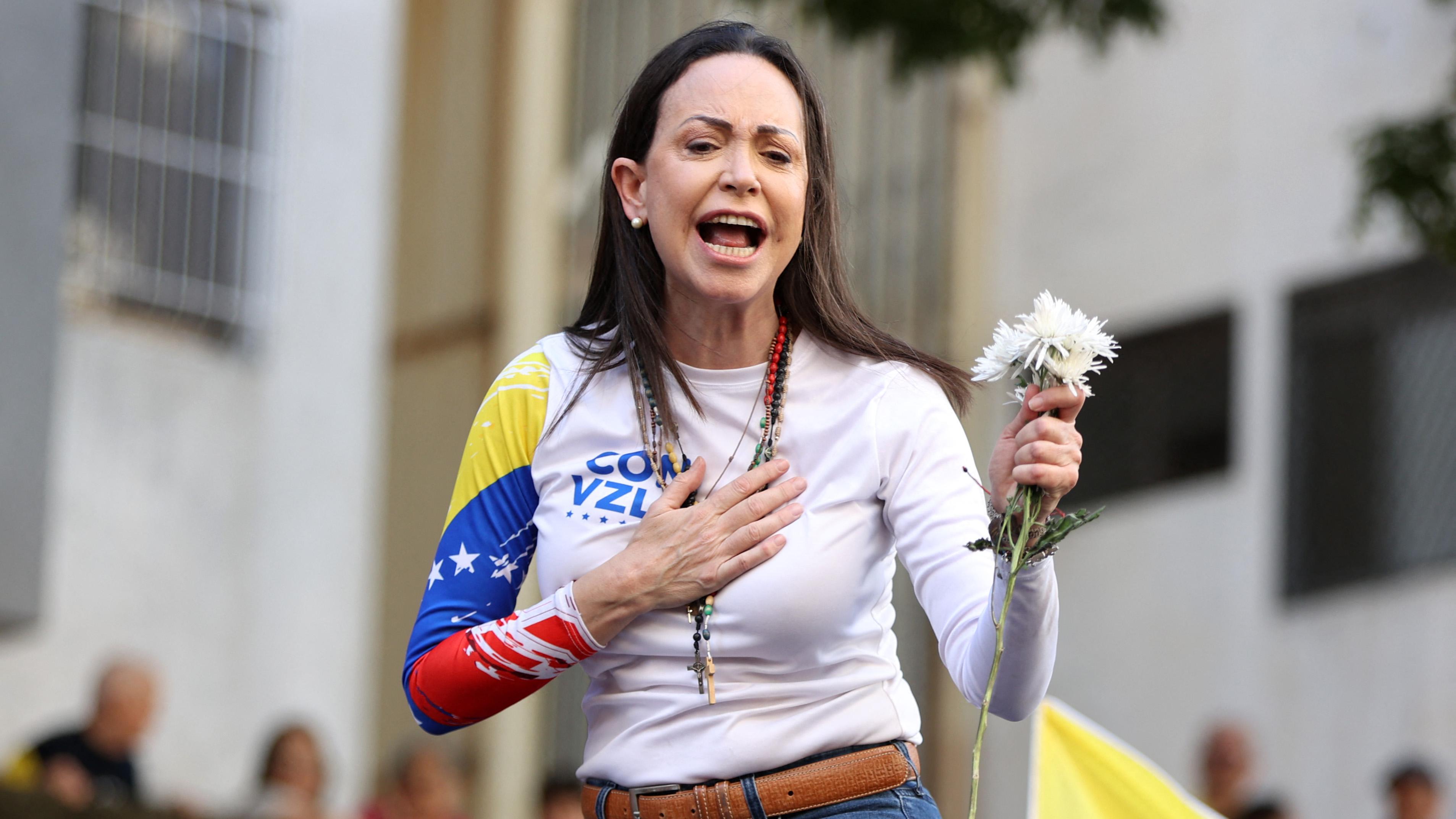 La fuite improbable de María Corina Machado, Nobel de la Paix, depuis ...