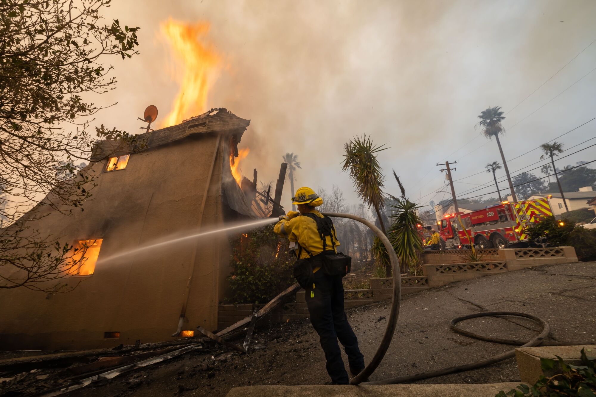 LA Fire Hydrants Running Dry Poses New Danger in Combating Blazes