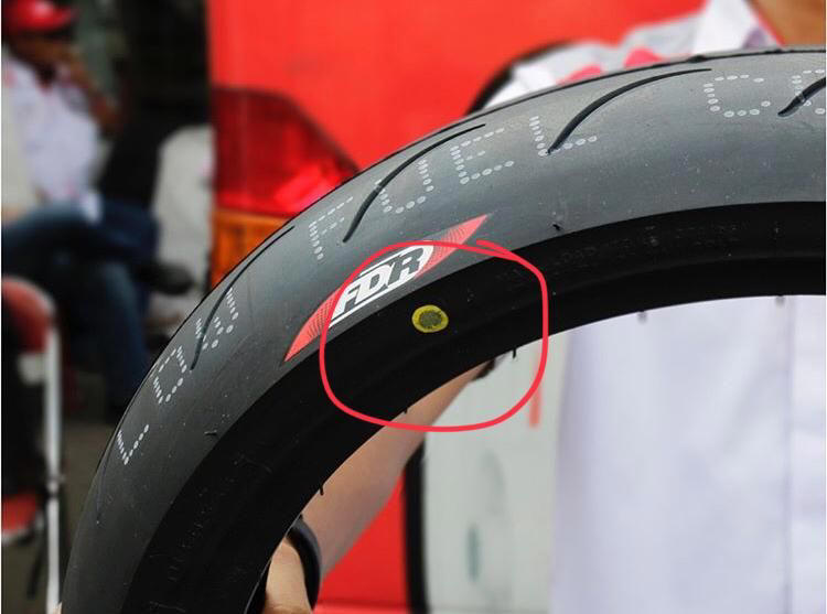 Kalau Mau Ban Motor Seimbang Pastikan Titik Kuning di Posisi yang Tepat