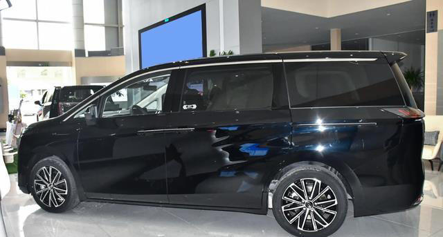 16.68万起售，传祺E8定位中型MPV，实力有点强