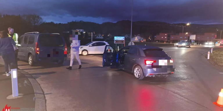 Verkehrsunfall in Stainz: Autos kollidierten bei Kreisverkehr
