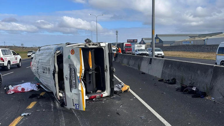 Tragic taxi accident on N2 claims one life and injures 11