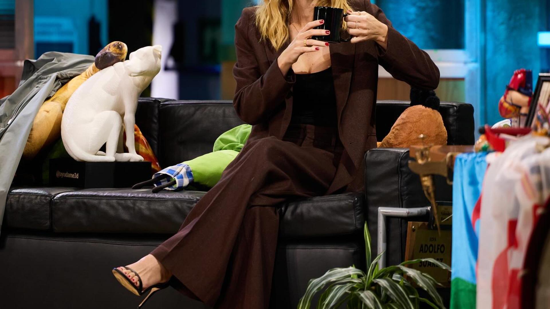 Por qué el traje 'Moucha Mousse' de Kira Miró en 'La Revuelta' es ...