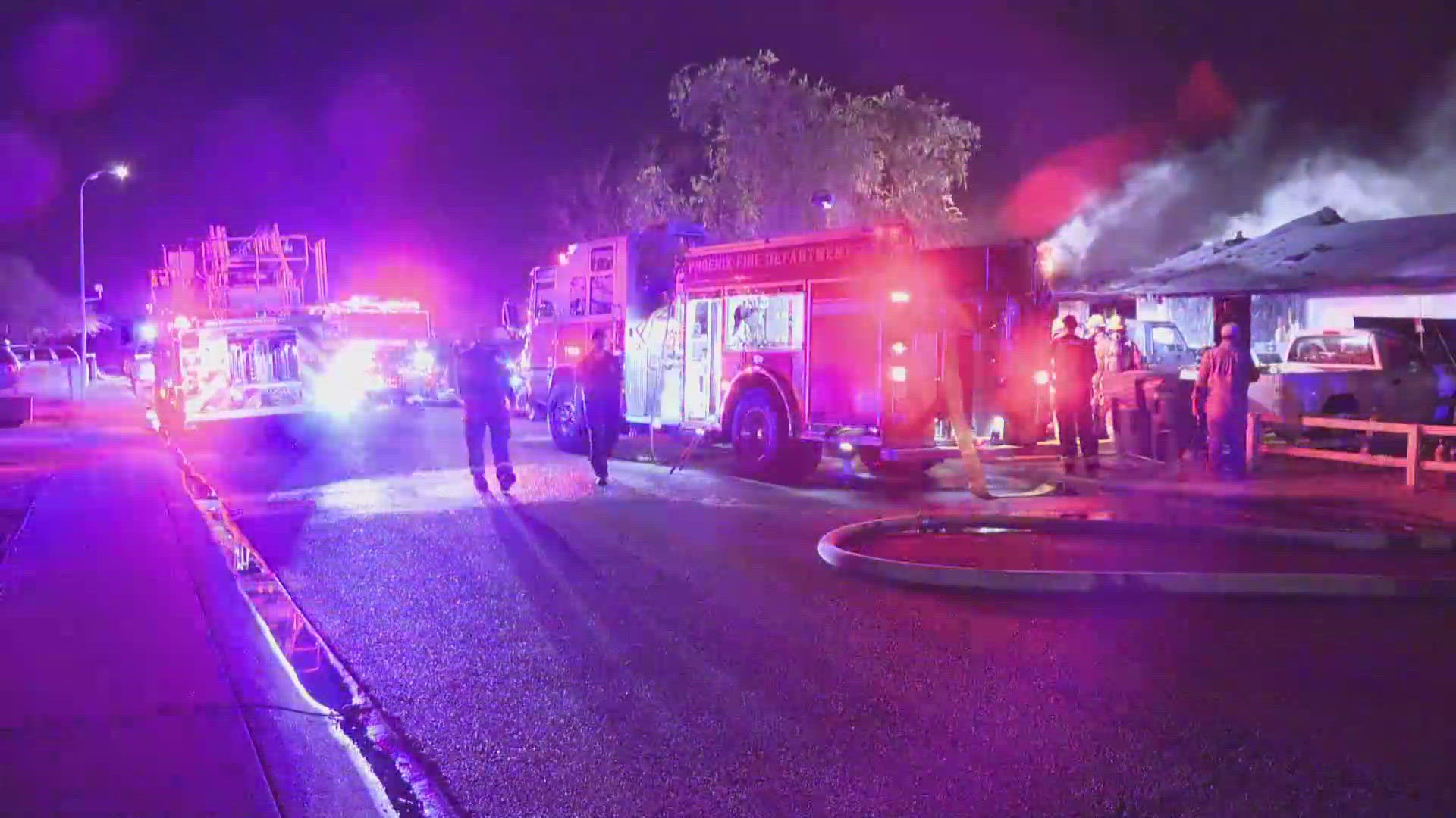 Double house fire turns deadly in west Phoenix