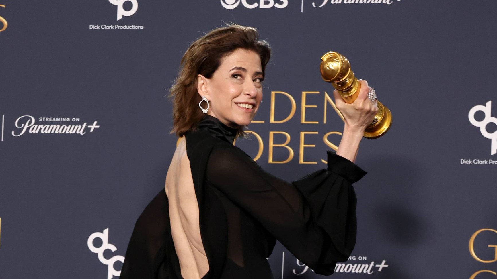 Os bastidores dos looks de Fernanda Torres em festivais e prêmios