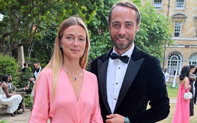 James Middleton sulla neve con moglie e figlio: in famiglia, finalmente ...