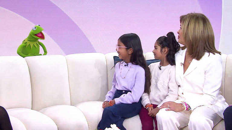 Kermit the frog serenades Hoda Kotb and daughters with ‘Rainbow ...