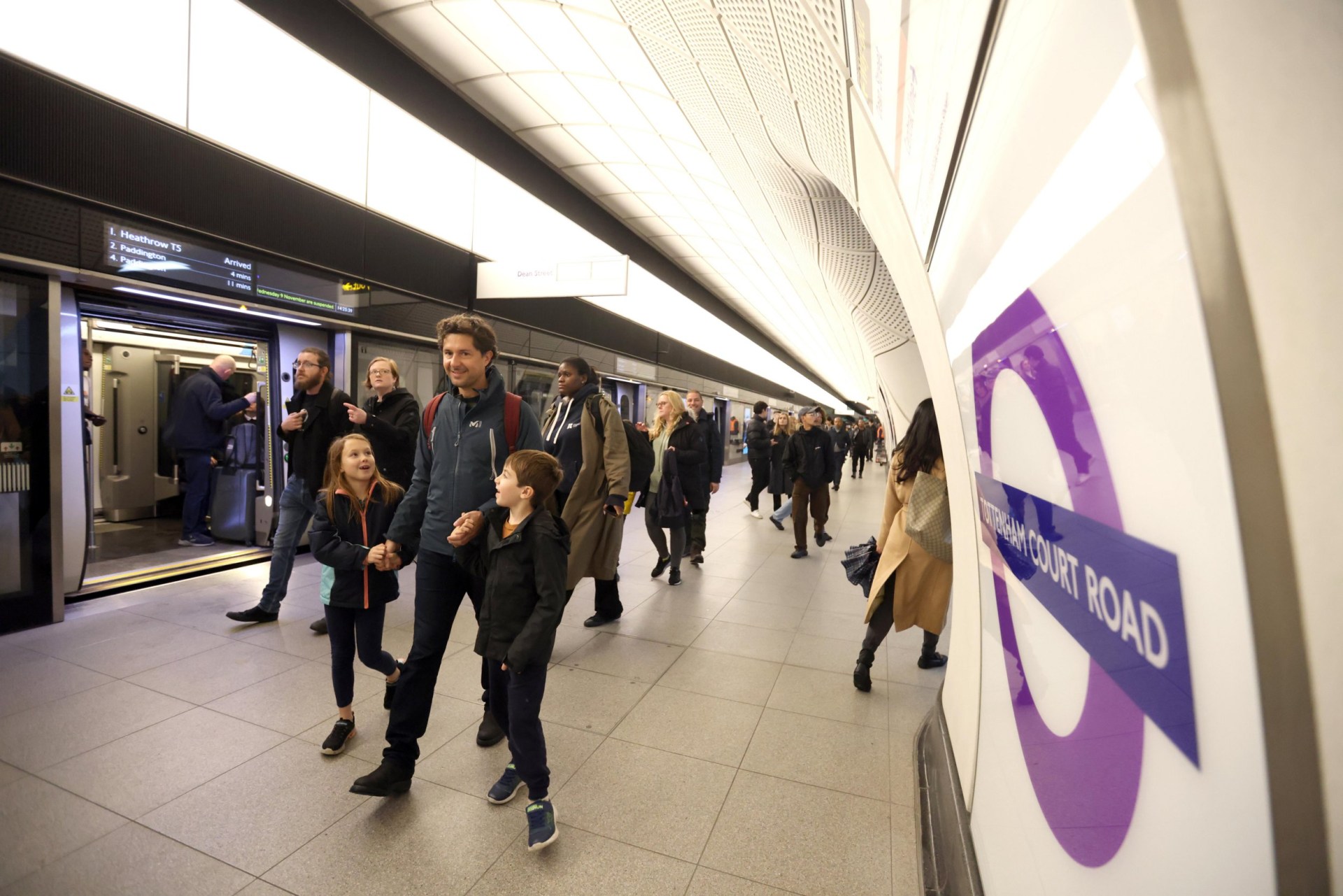 Elizabeth line hits 500,000,000 passenger mark less than 36 months ...