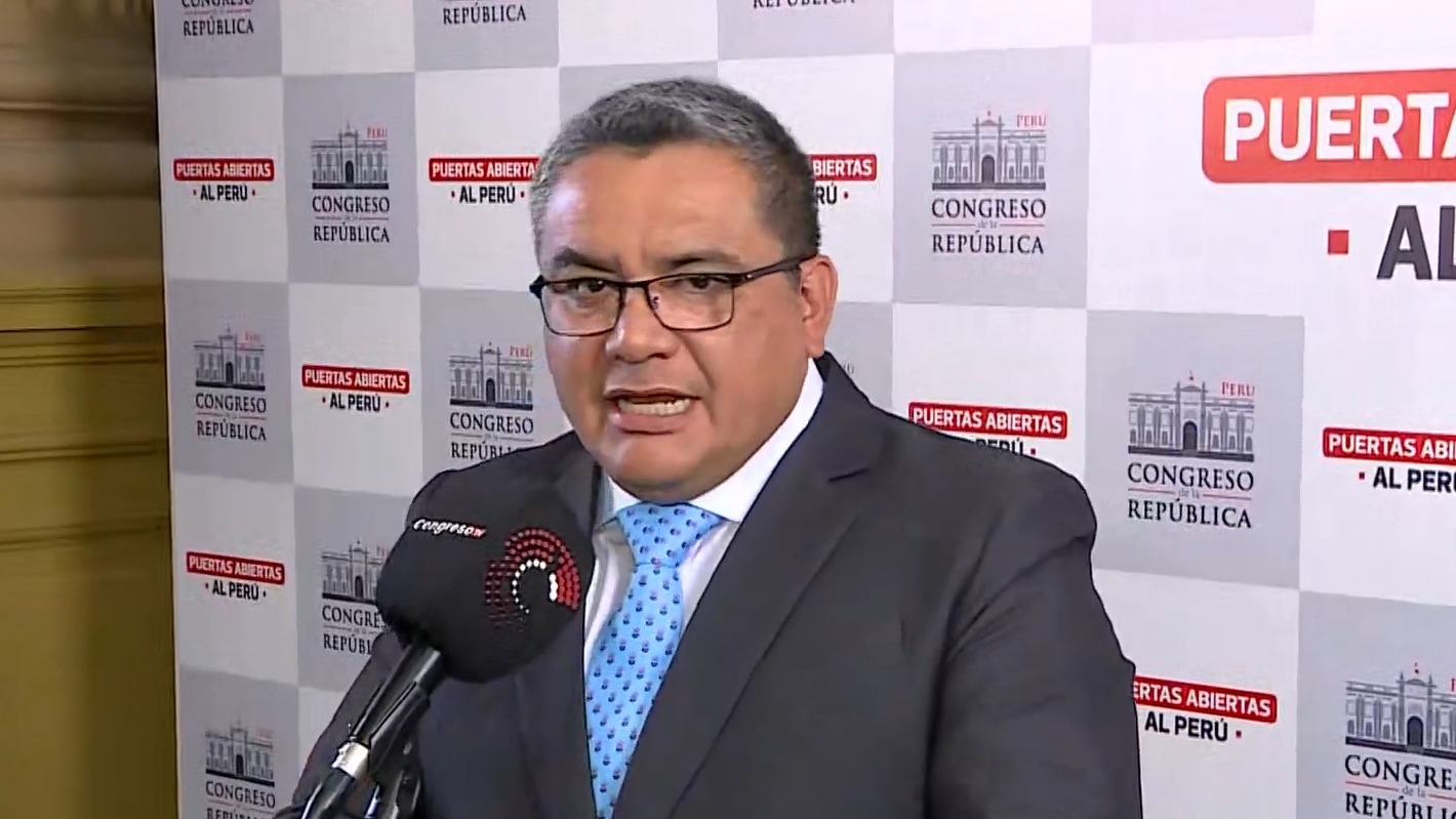 Santiváñez pide corroborar versión sobre allegado de Boluarte