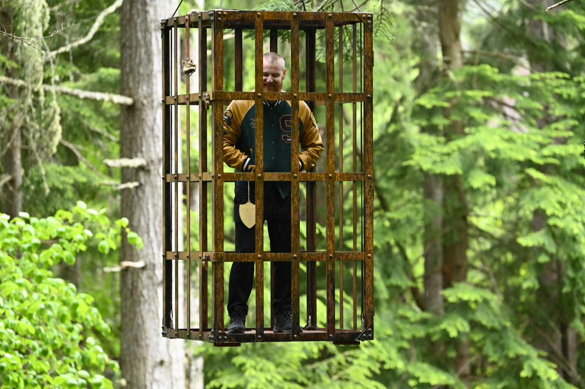 Traitor-on-Traitor Violence! Who Went Home on 'The Traitors' Episode 6 ...