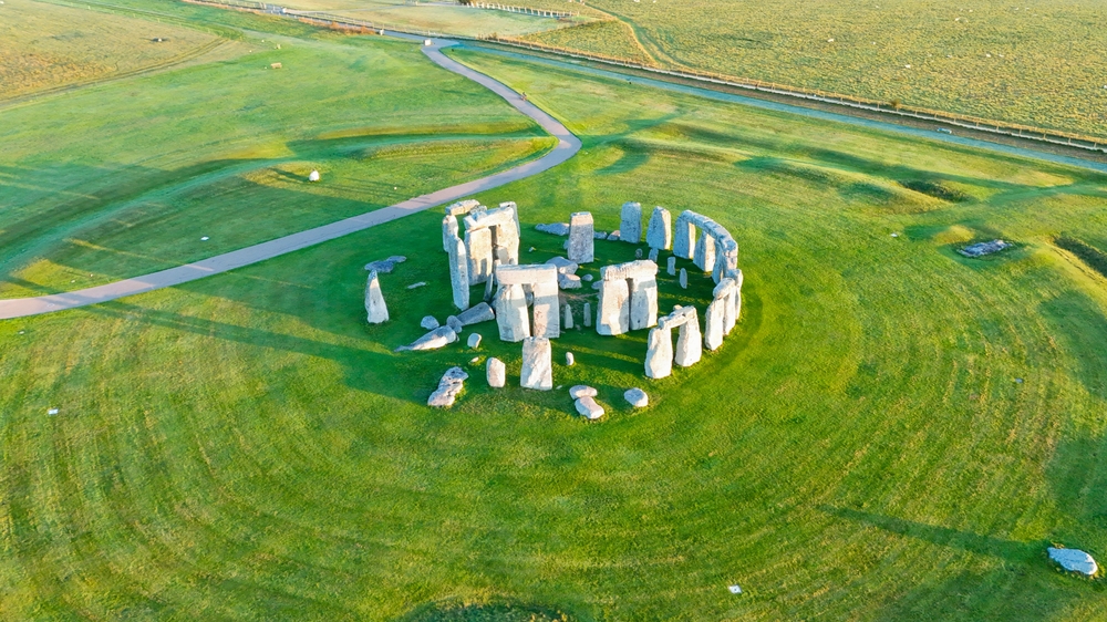 The construction of Stonehenge is still one of history’s greatest ...
