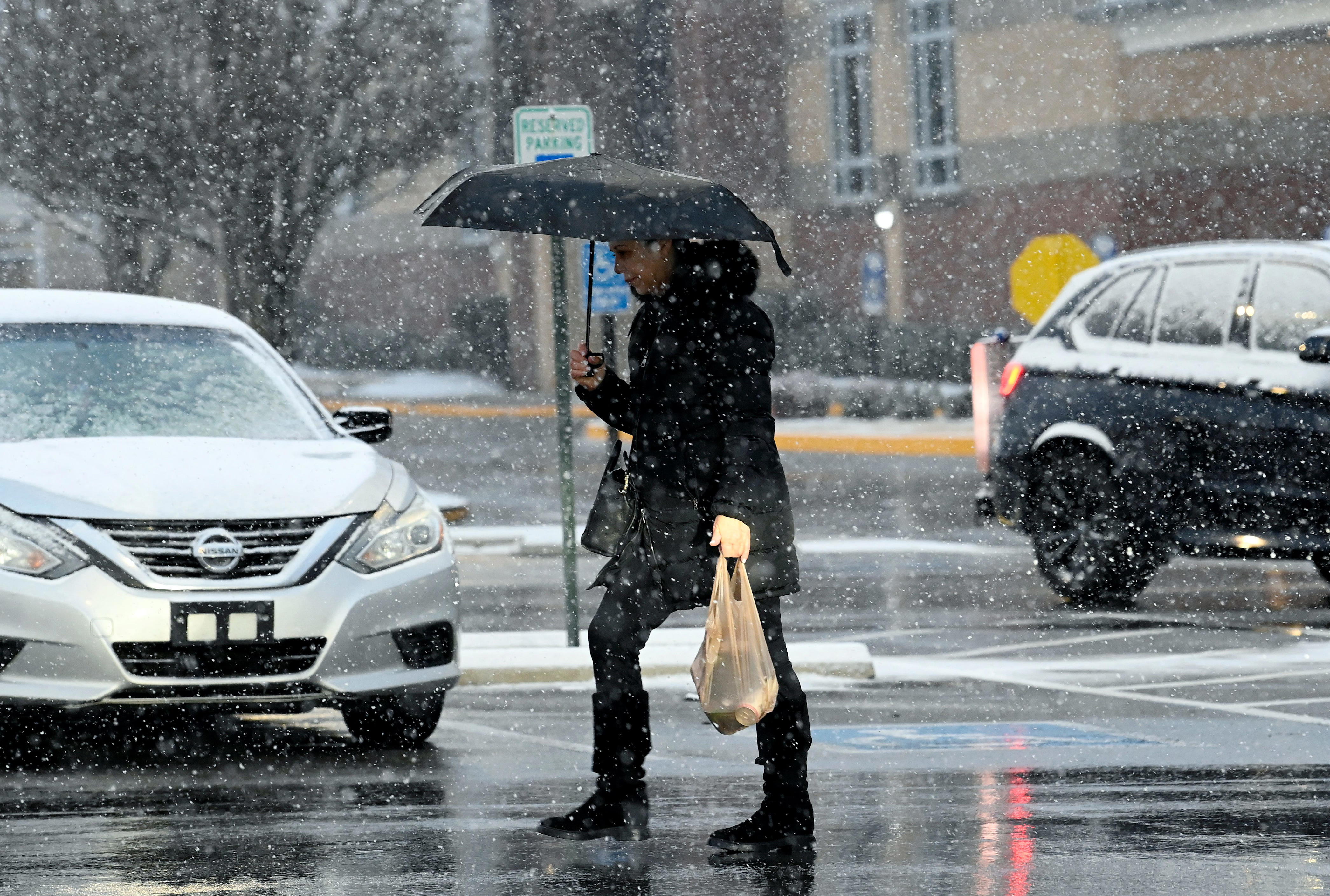 Tennessee storm warnings: Track the latest power outages, damage reports