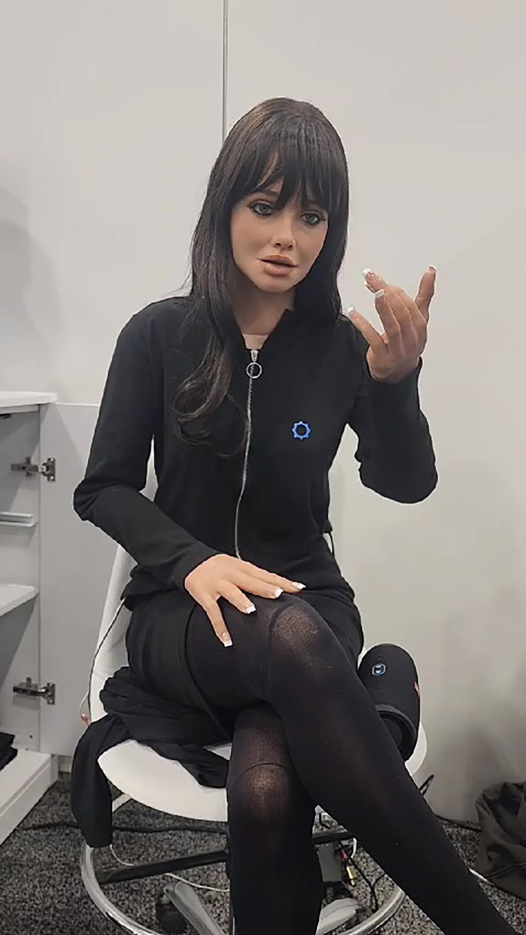 Sexy life-size AI robot that talks, expresses emotion can be your ...