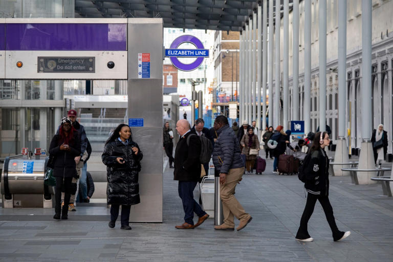 Elizabeth line hits 500,000,000 passenger mark less than 36 months ...