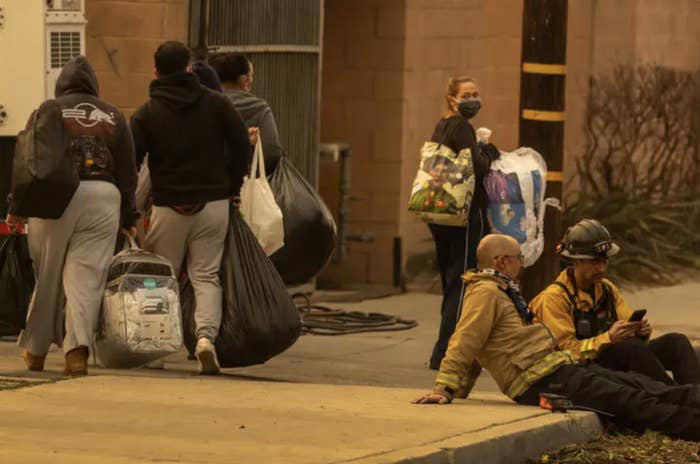 "Don't Do It Alone": 18 Things Natural Disaster Survivors Want Those ...