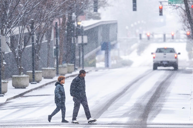 Here's nothing but smiles and snowflakes as East Tennessee starts 2025 ...