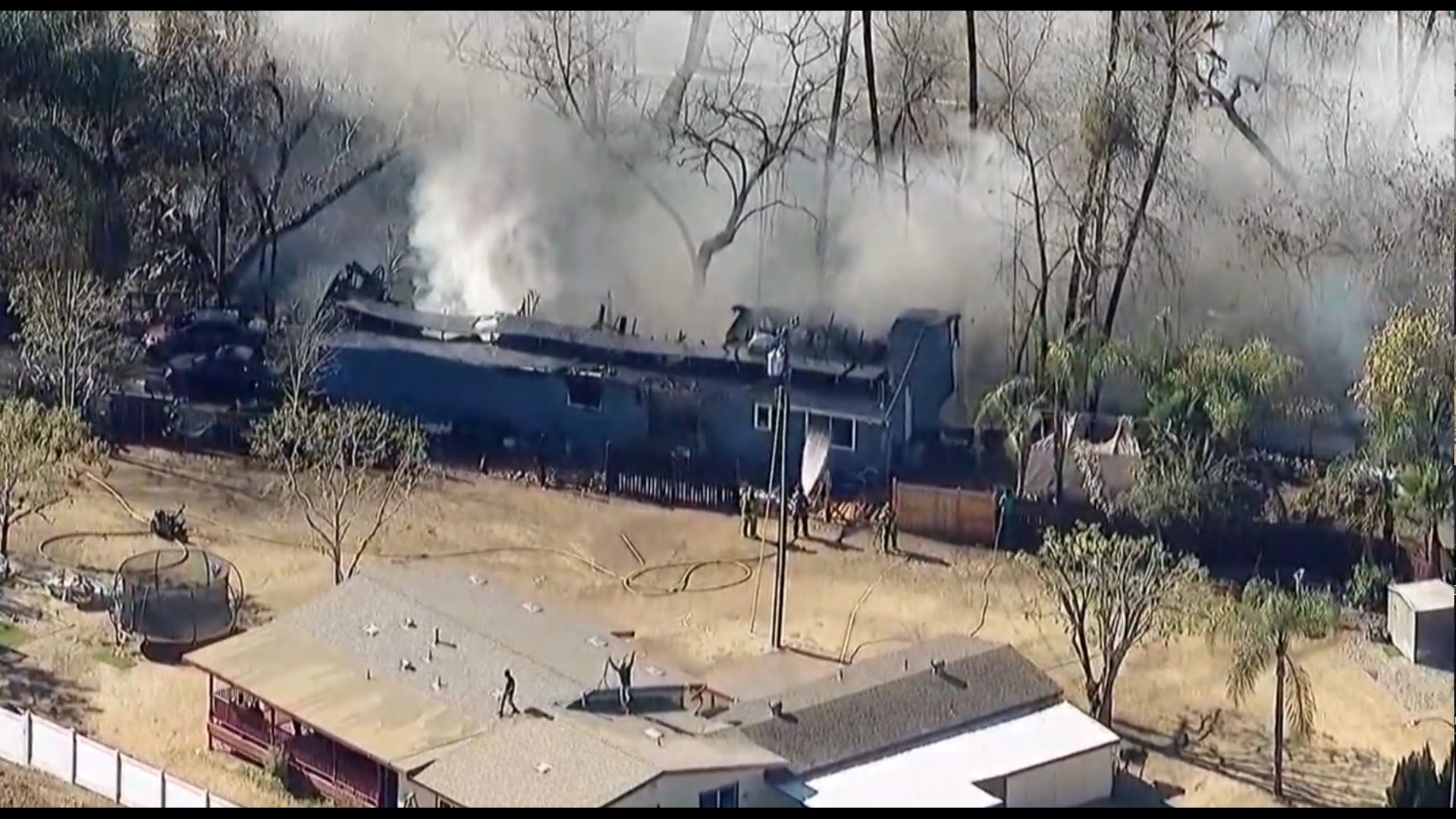 Large plumes of smoke seen from brush fire in Fallbrook in North San ...