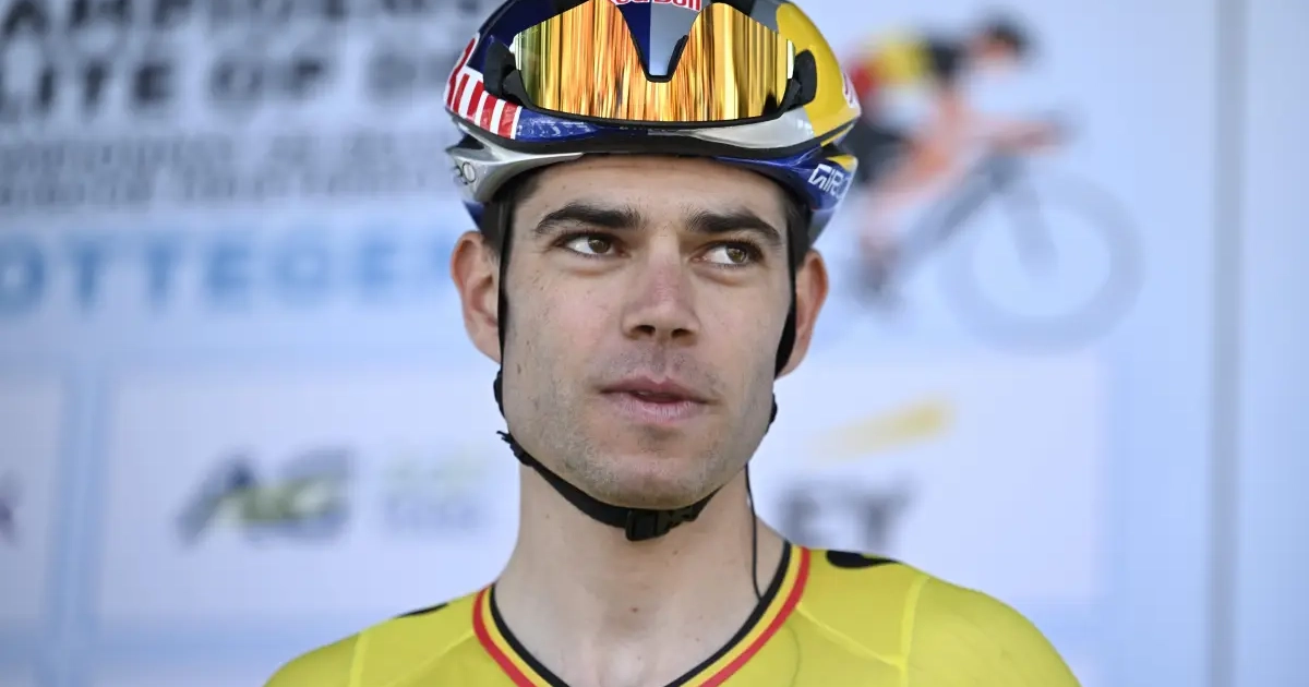 Wout van Aert deed Niels Albert schrikken met spontaan gebaar: "Zegt ...