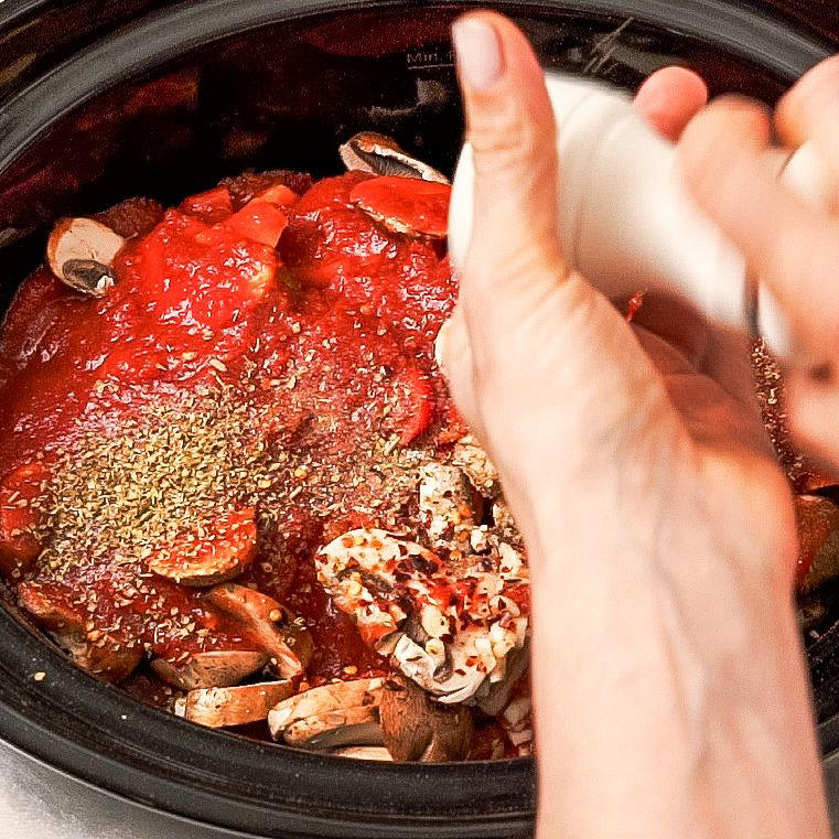 Slow-Cooker Chicken Cacciatore Only Takes 10 Minutes To Prep