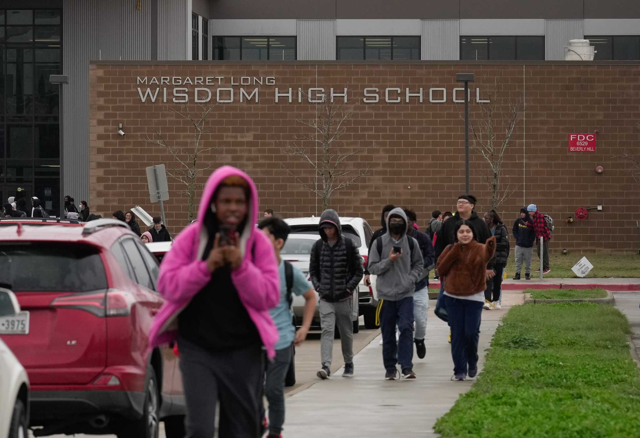 Wisdom High without water as HISD grapples with cold weather, heating ...