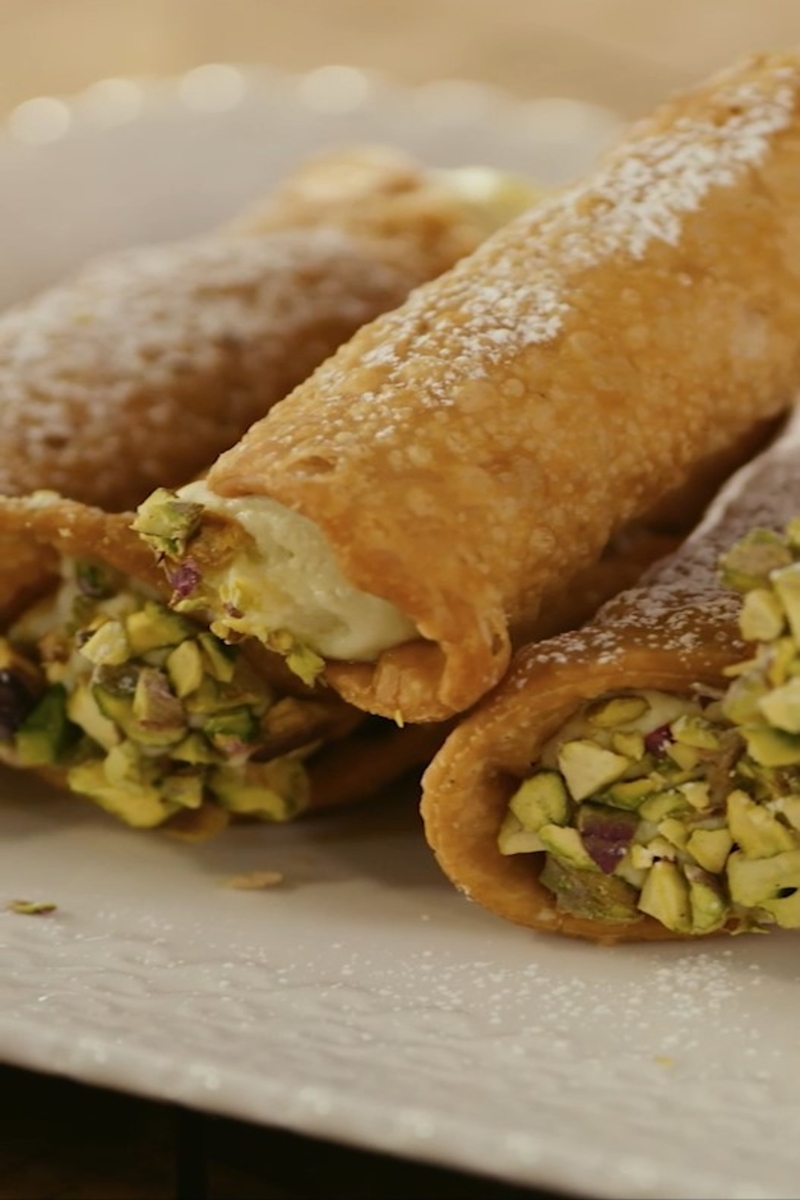 Cannoli in Perfektion, knusprige Schalen und cremige Füllungen