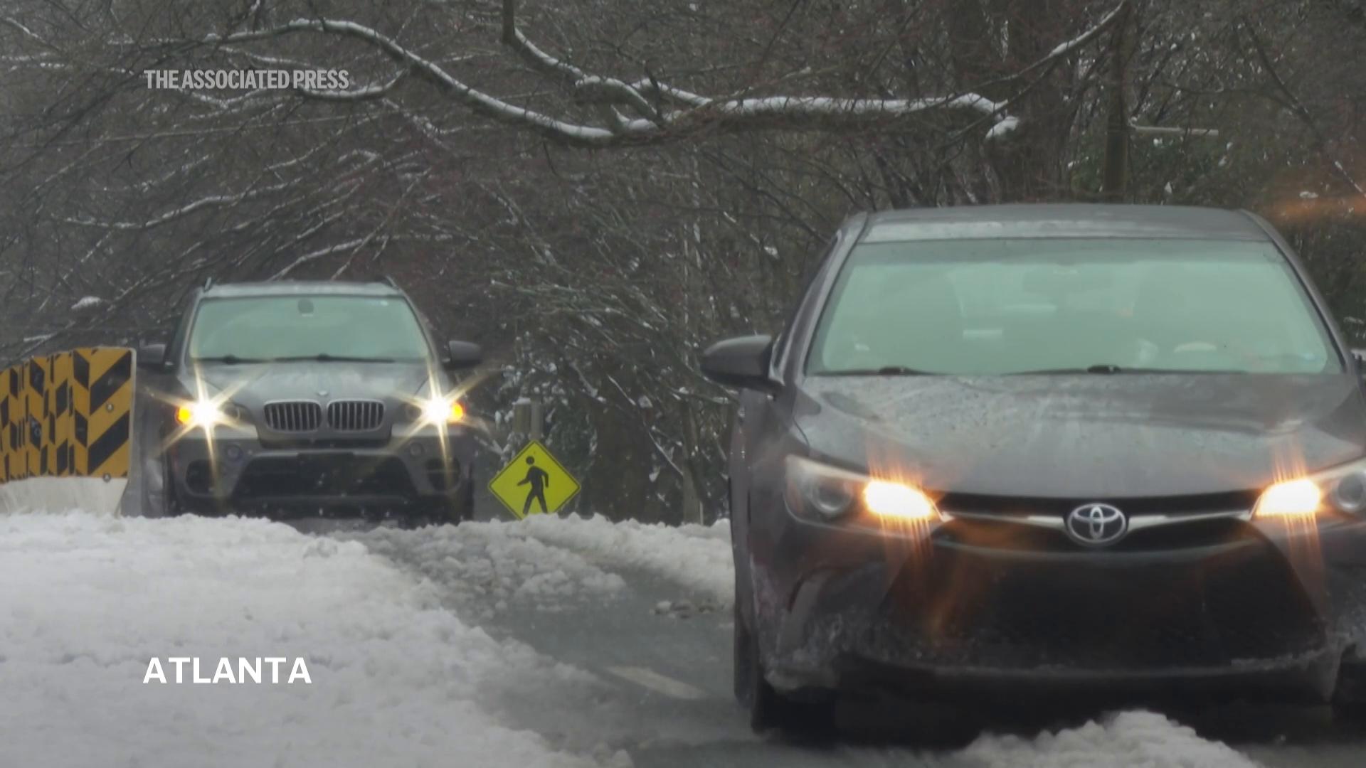 Atlanta residents slog through rare snowstorm