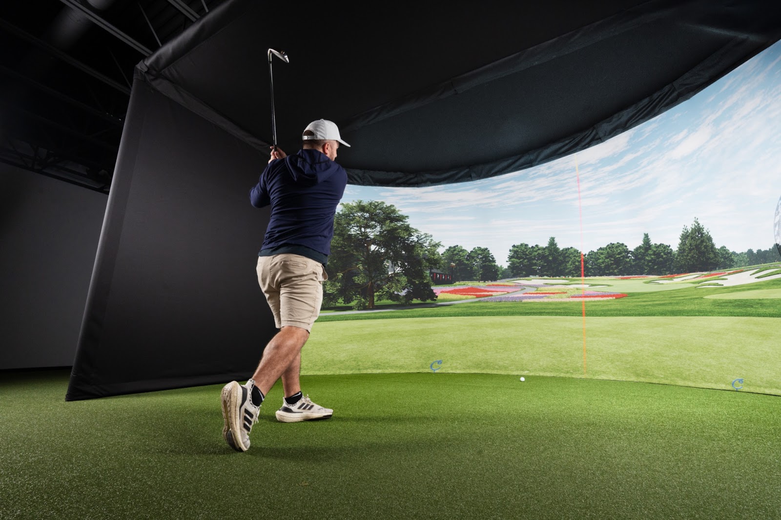 The world’s first curved-screen golf simulator designed for DIY ...