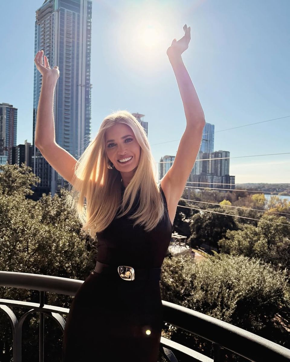 Ivanka Trump was all smiles in chic bikini: Her latest figure-hugging ...