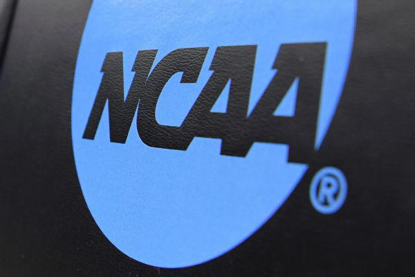 Bipartisan college sports bill proposes salary cap, transfer limit