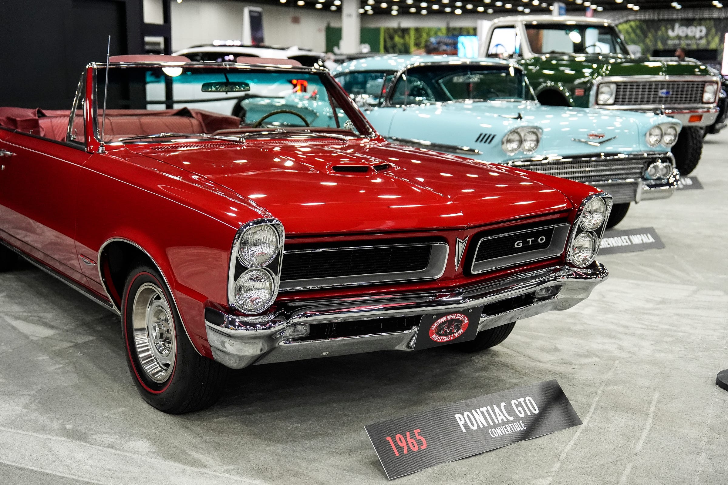 Detroit Auto Show flaunts the old and the new at iconic car show