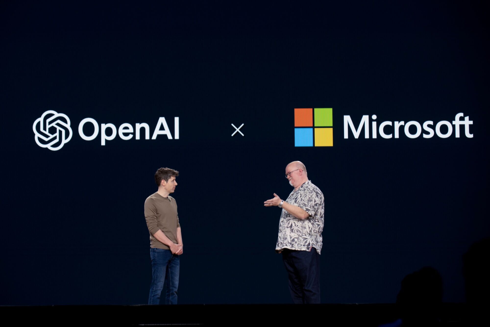 US Backs Musk Challenge to OpenAI-Microsoft Board Overlaps