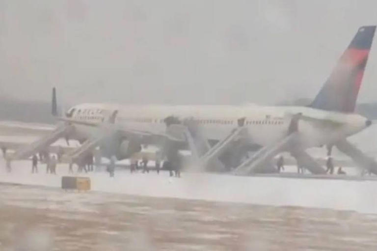 Four injured as Delta flight aborts takeoff in Atlanta forcing ...