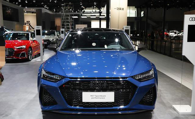 24款RS7：它是一台落地超过150万的奥迪8缸高性能轿跑车