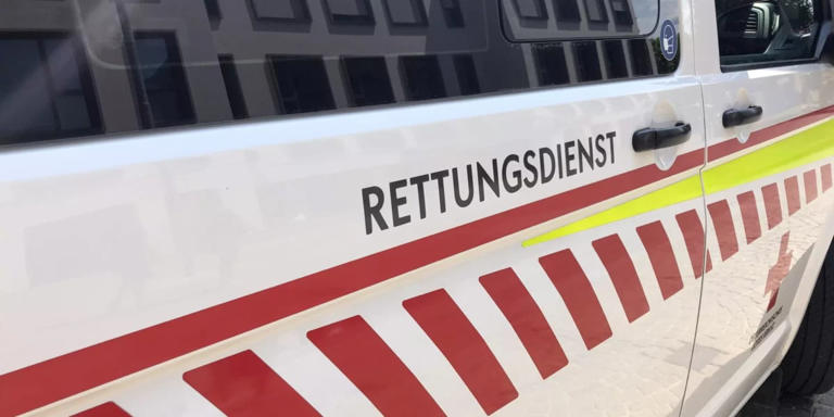 Frontalzusammenstoß: Sechs Verletzte bei schwerem Verkehrsunfall