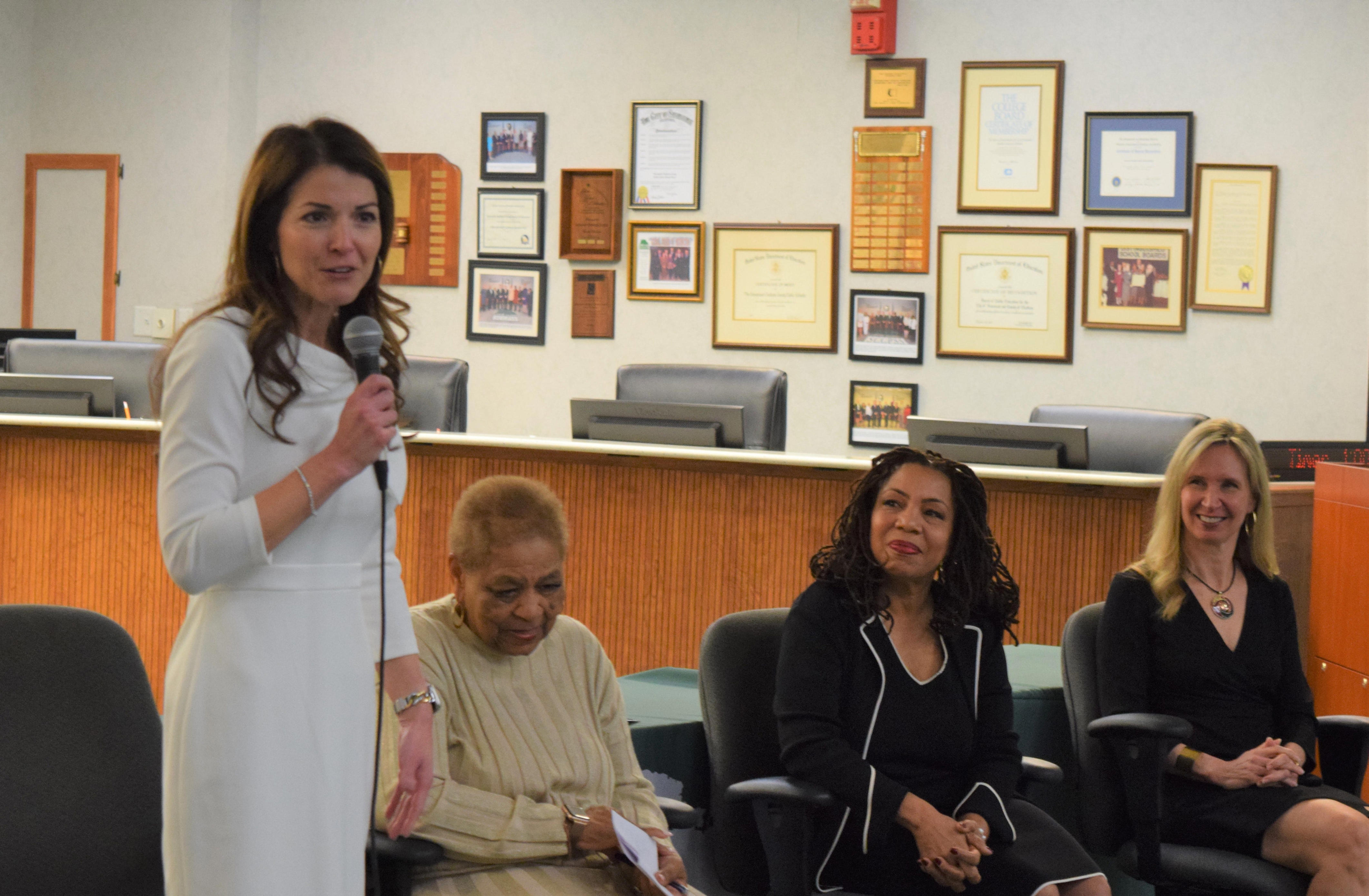 Four Savannah-Chatham school board members sworn in at oath of office ...