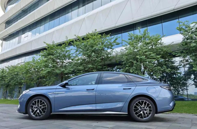 仅售13万多，车长4980mm，配70升大油箱，满油满电跑2000公里