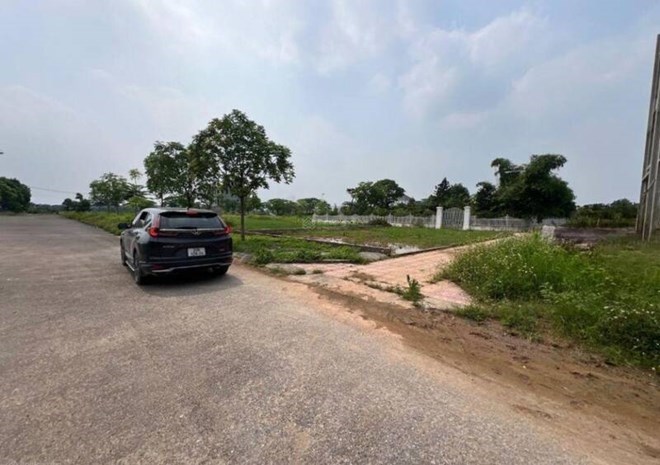 Đất dịch vụ ở ven đô rao giá vượt 100 triệu đồng/m2