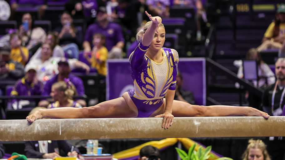 Livvy Dunne strikes stunning pose on beam during LSU podium training