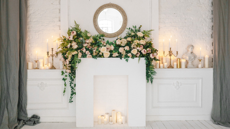 25 Stunning Ways To Decorate Your Home With Flower Garlands 25 Stunning Ways To Decorate Your Home With Flower Garlands