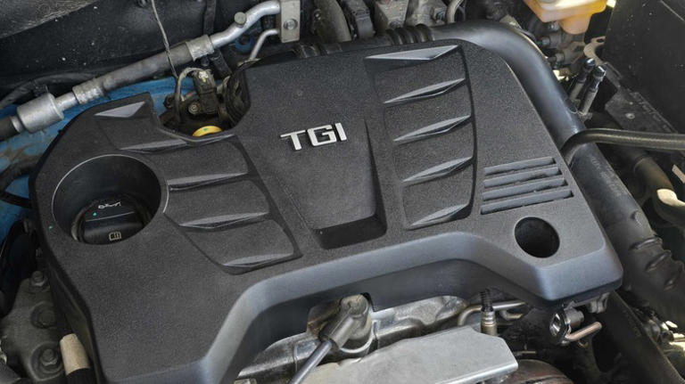 How To Read Your Car's Oil Level On A Dipstick