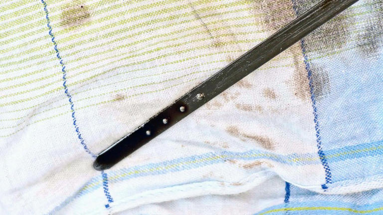 How To Read Your Car's Oil Level On A Dipstick