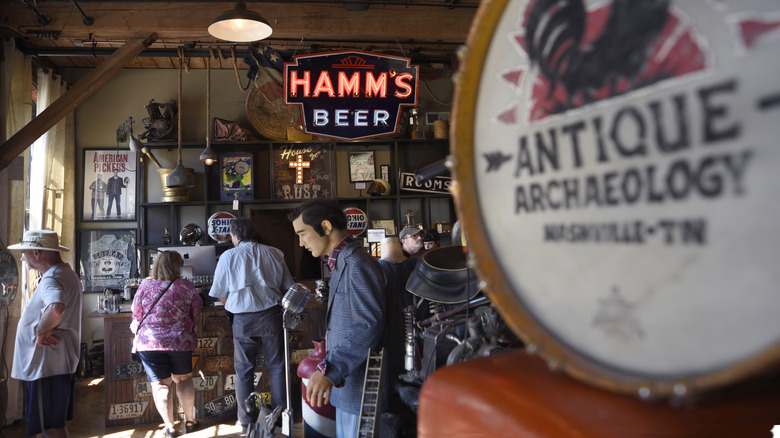 Where Does American Pickers Sell Its Picked Finds To The Public?
