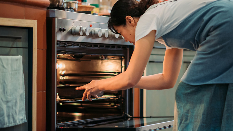 The Easy Way To Find Hot Spots In Your Oven Without Wasting Bread