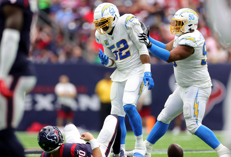 Prediction and betting odds for Chargers vs. Texans in wild-card game
