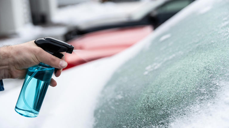 How To Safely Defrost Your Car's Windshield During Winter