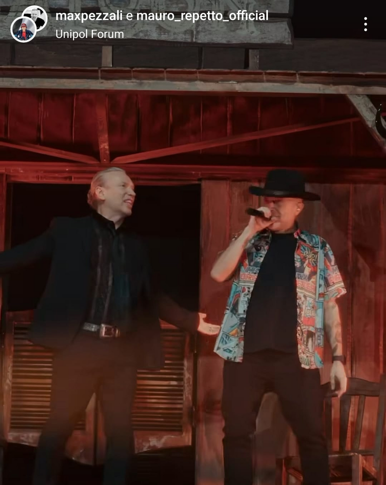 Reunion a sorpresa degli 883 al concerto di Assago