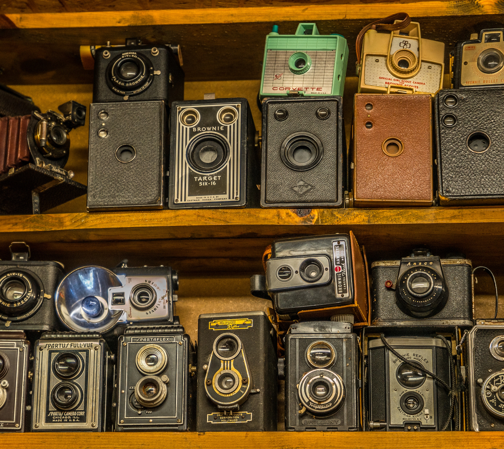 20 Creative Ways to Display Vintage Cameras as Home Décor